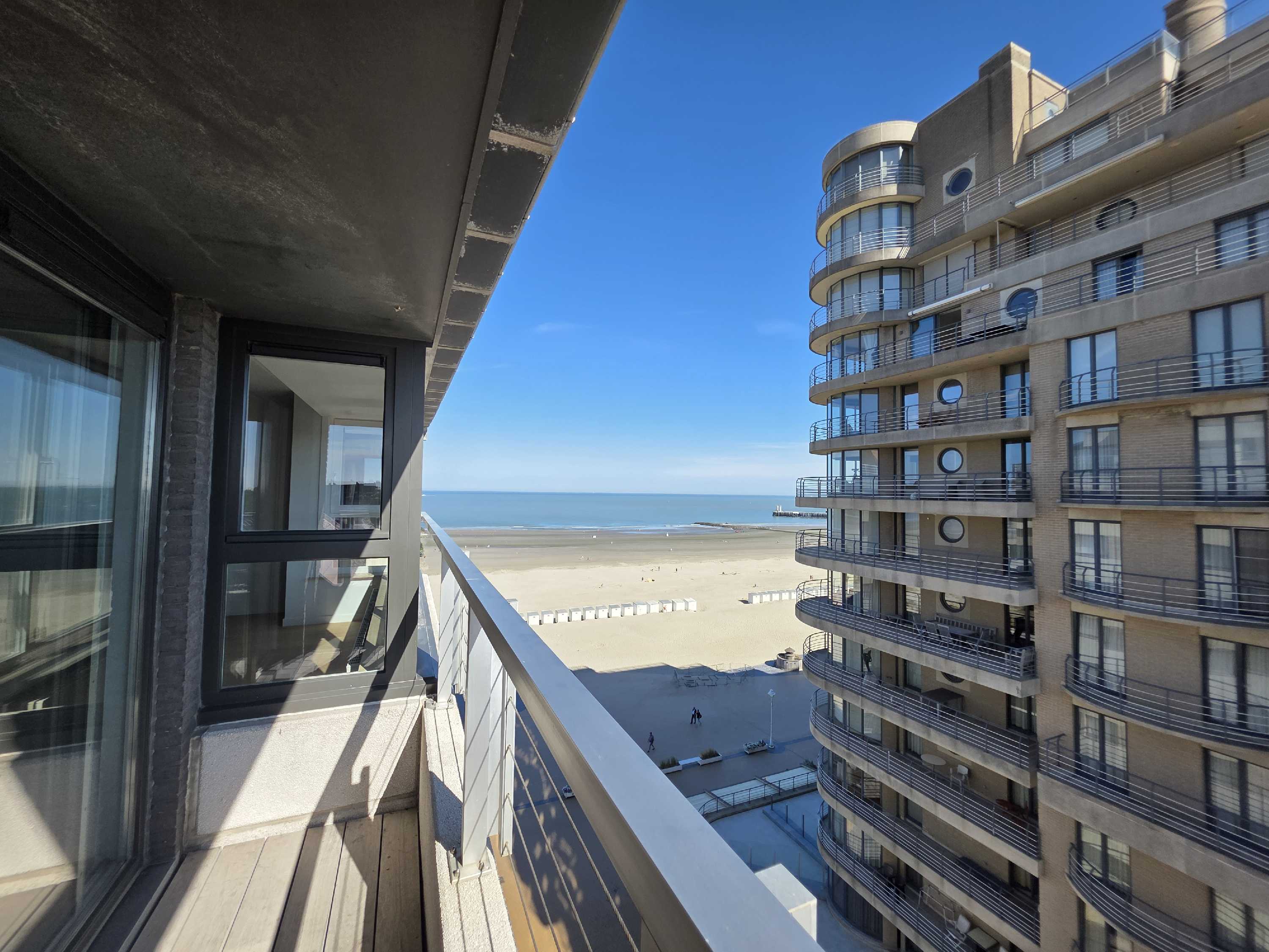 Penthouse luxueux avec vue latérale sur mer et terrasse - Appartement à ...